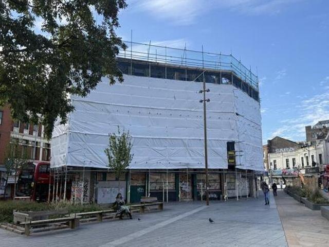Beresford Square, London, Pub To Lease