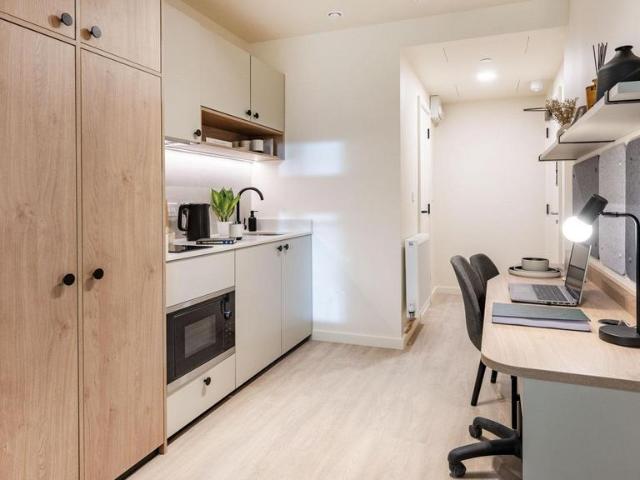 Beresford Street, London SE18 Studio to rent £1,885 pcm £435 pw