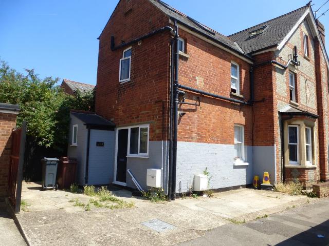 Beresford Road, Reading RG30, 2 bed flat to rent, £1,350 pcm | PrimeLocation