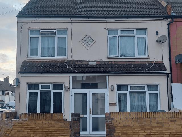 Beresford Road, Southall, UB1 5 bed end of terrace house to rent £2,700 pcm £623 pw