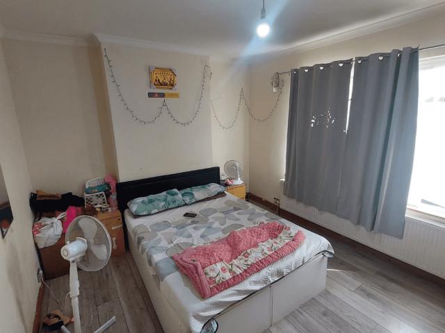 Beresford Road, Southall, UB1 5 bed end of terrace house to rent £2,700 pcm £623 pw