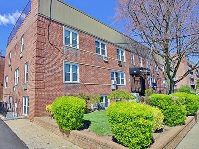 Bergen Apartments 1 Bedroom Apartment for Rent at 88 S Bergen Pl, Freeport, NY 11520 Freeport