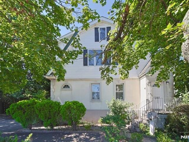 Bergen Blvd, Leonia, Home For Sale