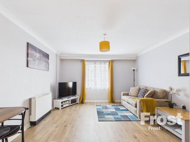 Bergenia House, Bedfont Lane, Feltham TW13, 1 bed flat to rent, £1,400 pcm | PrimeLocation