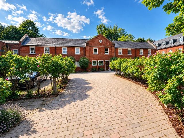 Beridge Mews, Halstead CO9, 2 bed flat to rent, £1,200 pcm | PrimeLocation