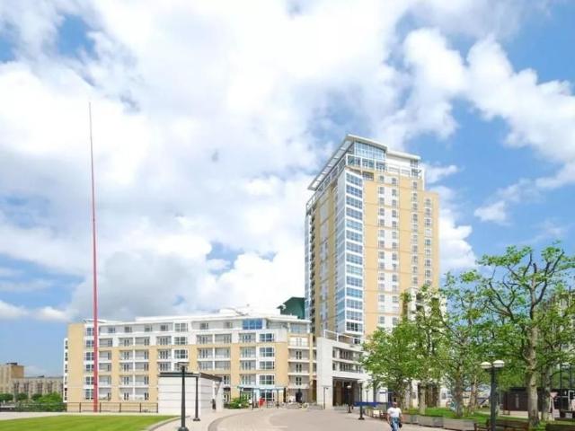 Berkeley Tower, Westferry Circus, Canary Wharf, London E14, 3 bed flat to rent, £4,901 pcm | PrimeLocation