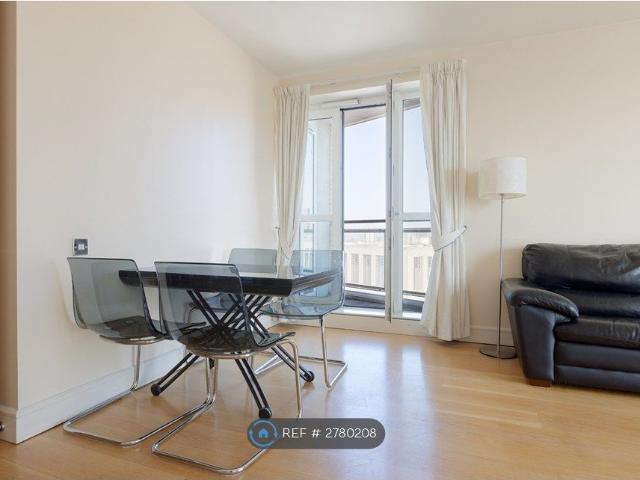Berkeley Tower, London E14, 2 bed flat to rent, £2,890 pcm | PrimeLocation