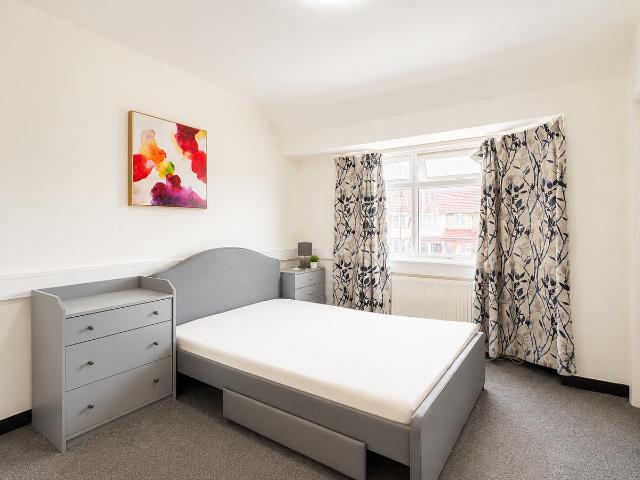 Berkeley Avenue, Hounslow TW4, Room to rent, £900 pcm | PrimeLocation