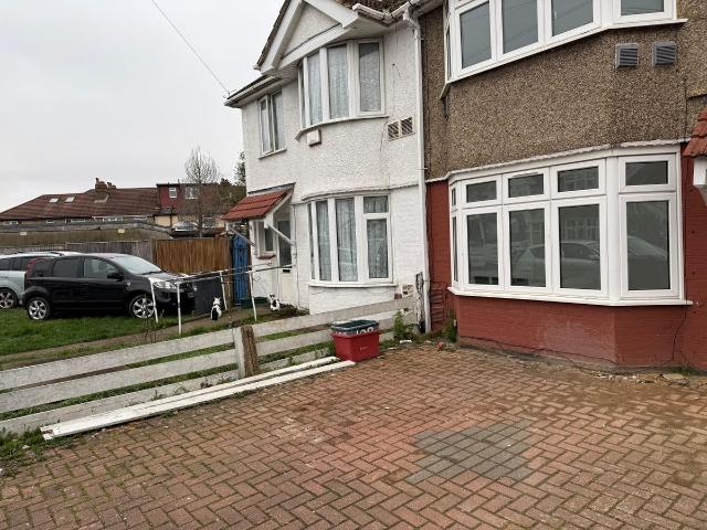 Berkeley Avenue, Hounslow TW4, 3 bed terraced house to rent, £2,200 pcm | PrimeLocation