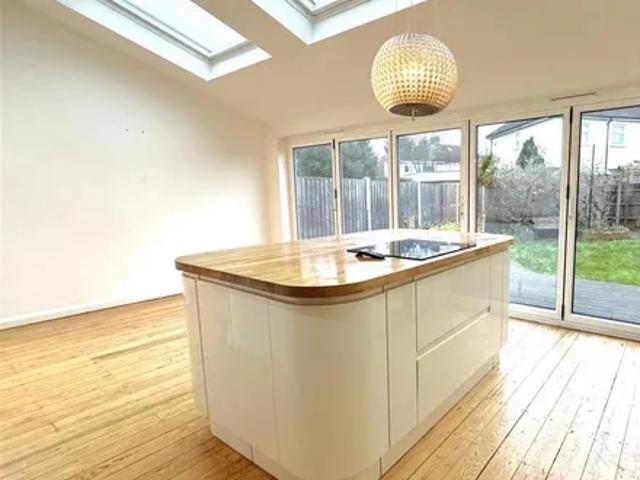 Berkeley Avenue, London, DA7 4UB, United Kingdom | 4 bed duplex for rent #138931074 | Rentberry