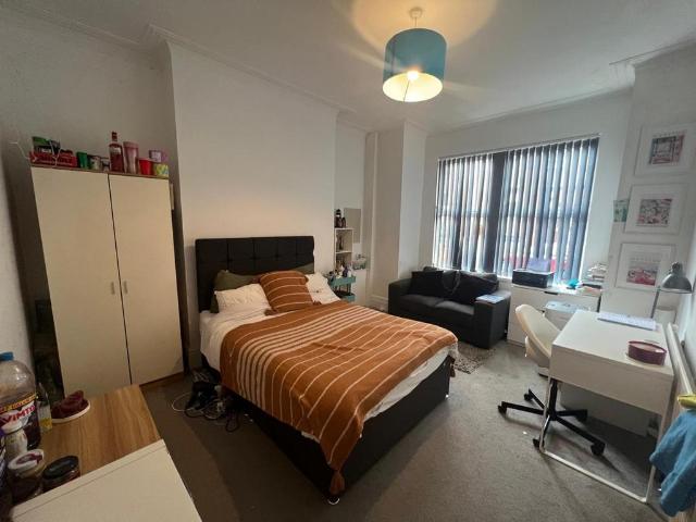 Berkeley Avenue, Manchester, M19 6 bed house to rent £4,134 pcm £954 pw