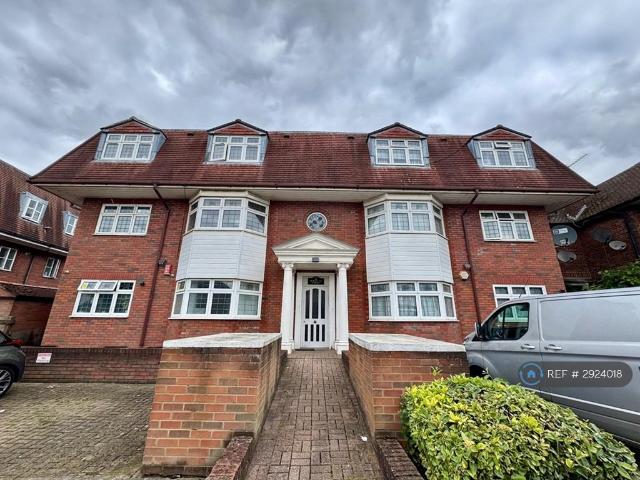 Berkeley Court, London, NW4 2 bed flat to rent £2,350 pcm £542 pw