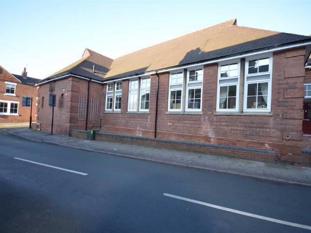 Berkeley Court Mews, Berkeley Street. 4 bed mews to rent £1,295 pcm £299 pw