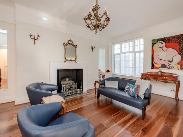 Berkeley Court, NW1