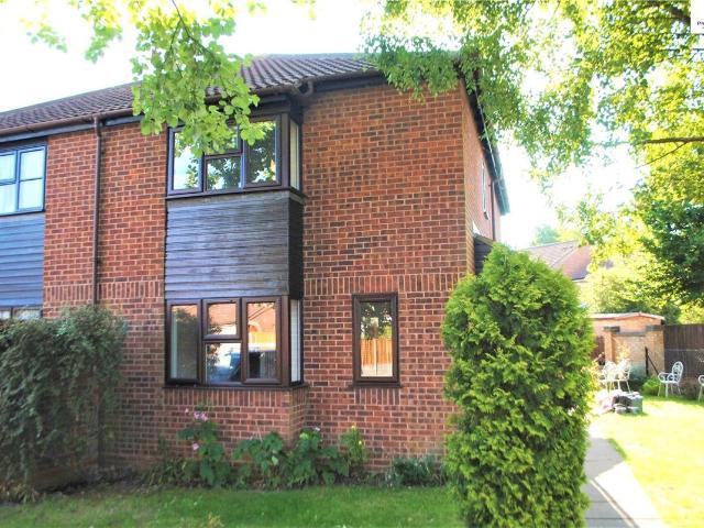 Berkeley Close, Abbots Langley WD5, 1 bed terraced house to rent, £1,375 pcm | PrimeLocation