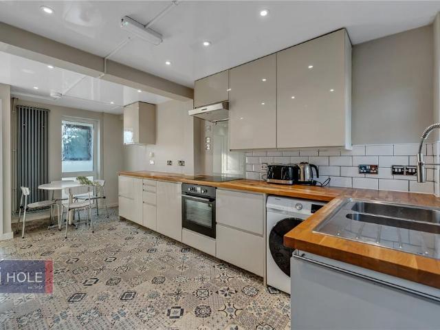Berkeley Close, Gloucestershire BS16 4 bed terraced house to rent £2,400 pcm £554 pw