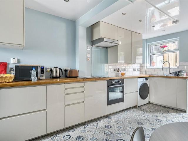 Berkeley Close, Gloucestershire BS16 4 bed terraced house to rent £2,800 pcm £646 pw