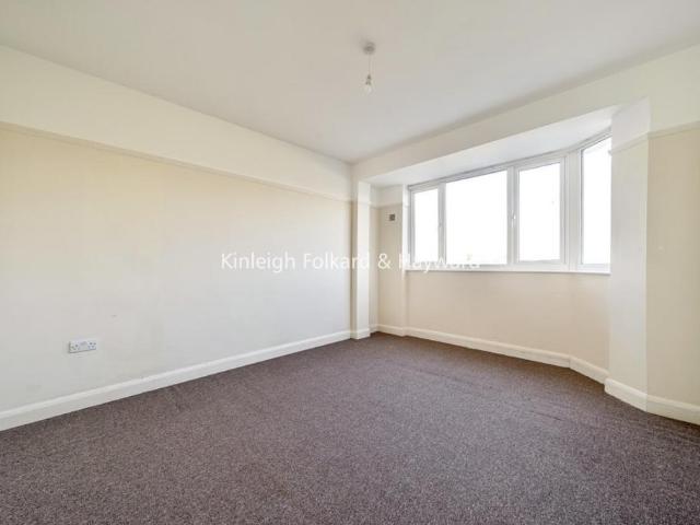 Berkeley Close, Ruislip, Hillingdon, HA4 2 bed maisonette to rent £1,675 pcm £387 pw