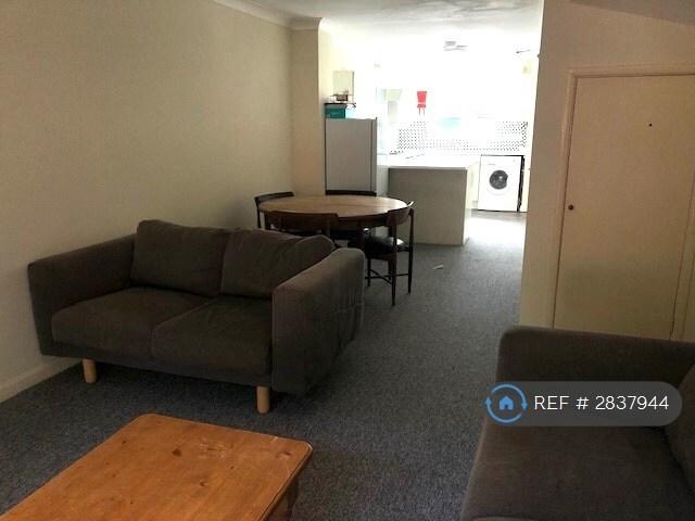 Berkeley Close, Southampton, SO15 4 bed end of terrace house to rent £2,426 pcm £560 pw