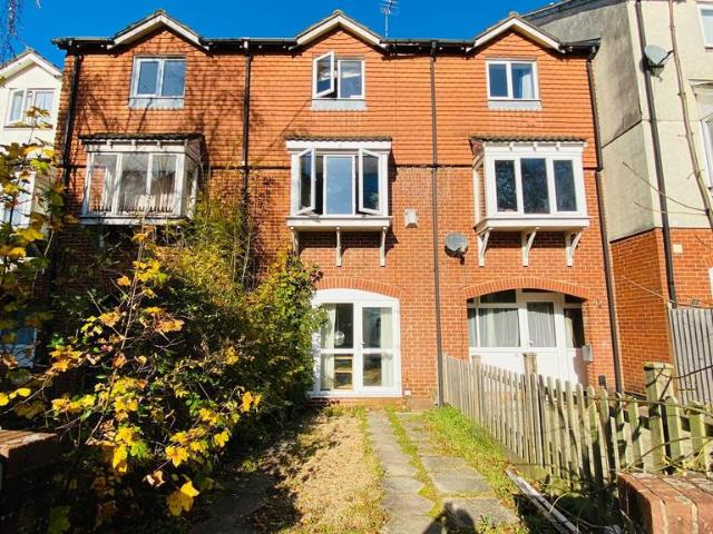 Berkeley Close, Southampton, SO15 4 bed townhouse to rent £1,993 pcm £460 pw