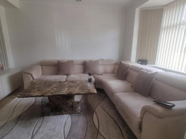 Berkeley Road, Uxbridge, UB10 9DY 4 bed end of terrace house to rent £2,975 pcm £687 pw