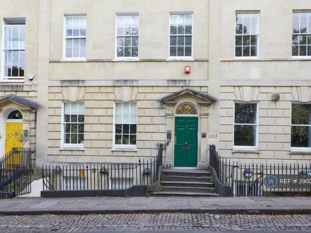 Berkeley Square, Bristol, BS8 Studio to rent £1,195 pcm £276 pw