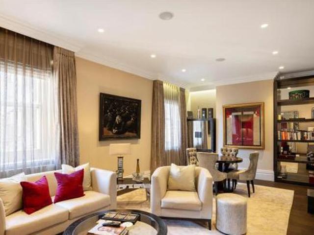 Berkeley Street, Mayfair, 2 Bedroom Flat