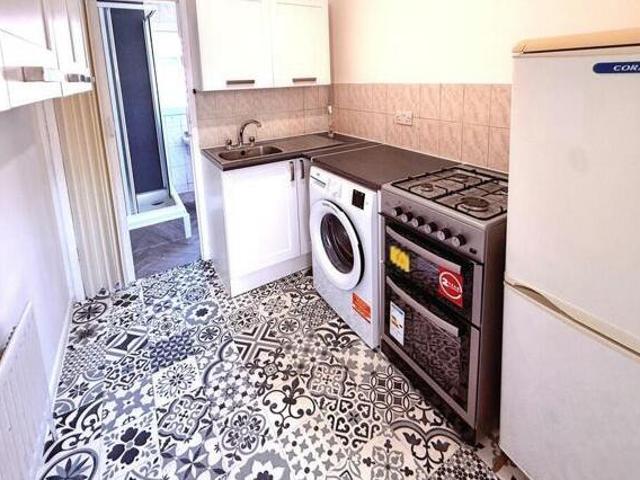 Berkerley Ave, Reading, Studio Flat For
