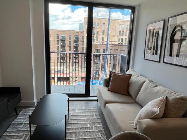 Berkerley Square, Ordsall Lane, Salford M5, 1 bed flat to rent, £1,100 pcm | PrimeLocation