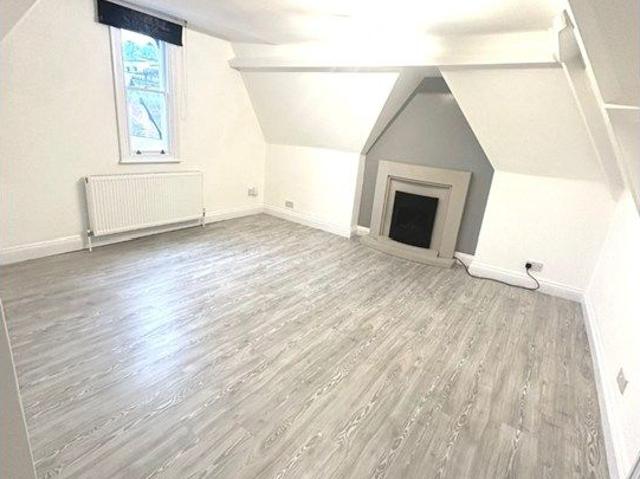 Berkhamsted High Street, Berkhamsted HP4, 2 bed flat to rent, £2,000 pcm | PrimeLocation