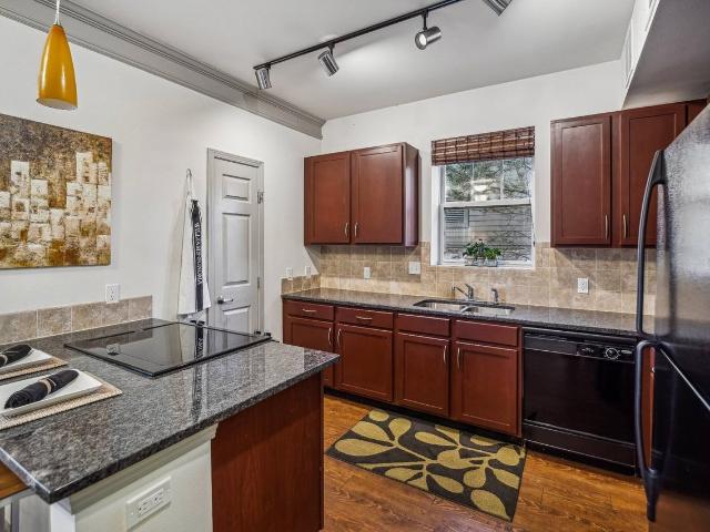 Berkshire Aspen Grove 3 Bedroom Apartment for Rent at 7317 S Platte River Pkwy, Littleton, CO 80120
