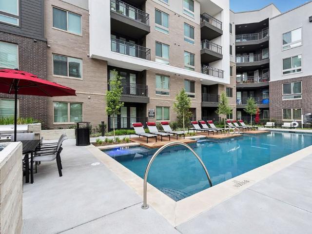 Berkshire Auburn 1 Bedroom Apartment for Rent at 5515 Arapaho Rd, Dallas, TX 75248 Willow Falls
