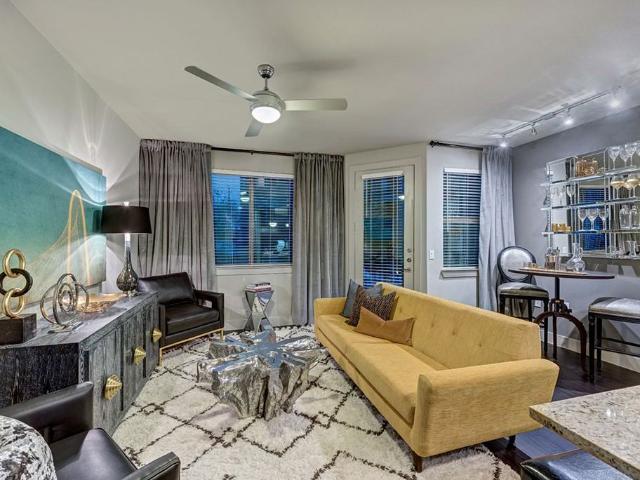 Berkshire Auburn 2 Bedroom Apartment for Rent at 5515 Arapaho Rd, Dallas, TX 75248 Willow Falls