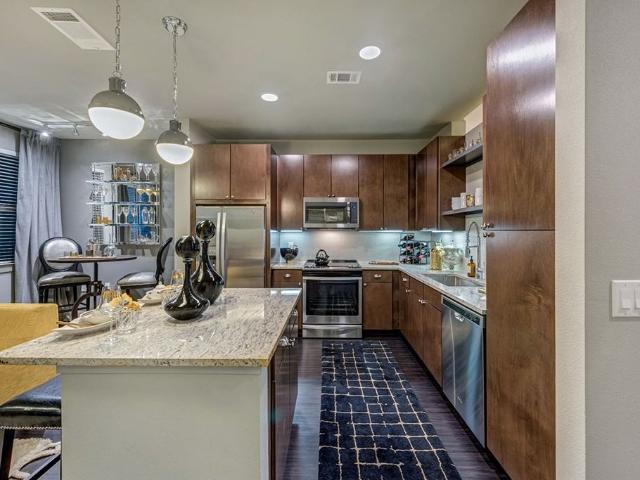 Berkshire Auburn 2 Bedroom Apartment for Rent at 5515 Arapaho Rd, Dallas, TX 75248 Willow Falls