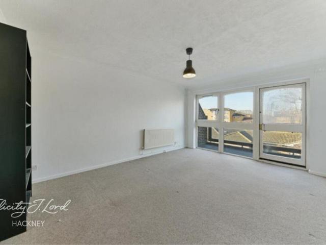 Berkshire Road, London 2 bed apartment to rent £2,200 pcm £508 pw
