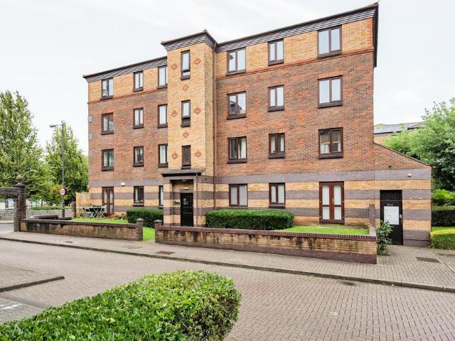 Berlington Court, Redcliff Mead Lane. 2 bed flat to rent £1,390 pcm £321 pw