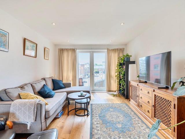 Bermondsey Central, 41 Maltby Street. 2 bed property to rent £3,000 pcm £692 pw