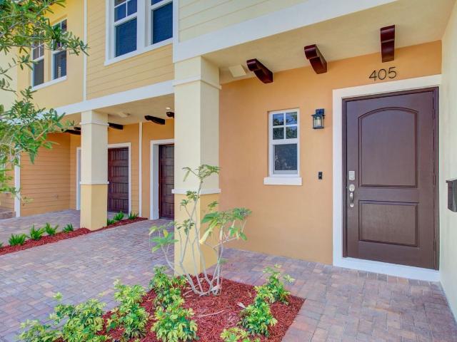 Bermuda Cay Townhomes 3 Bedroom Home for Rent at 403 3rd Avenue South, Lake Worth, FL 33460 Downtown Jewel