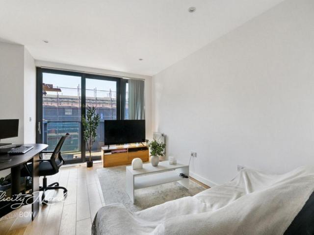 Bermuda Way, LONDON 1 bed flat to rent £1,750 pcm £404 pw