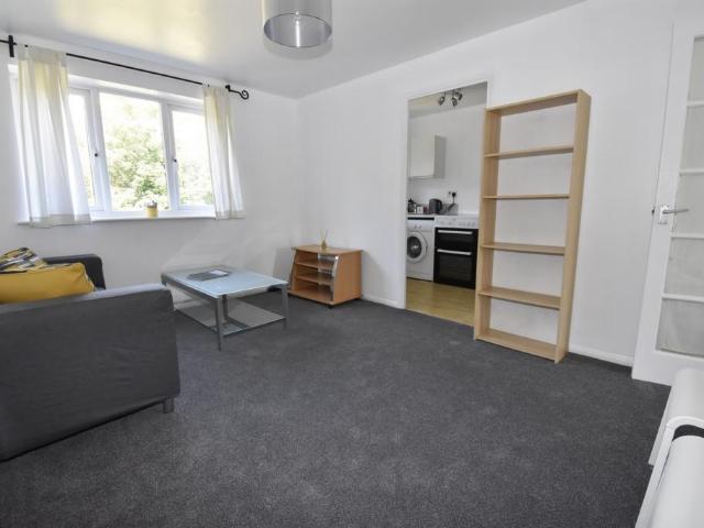 Bernard Ashley Drive, Charlton, SE7 1 bed flat to rent £1,450 pcm £335 pw
