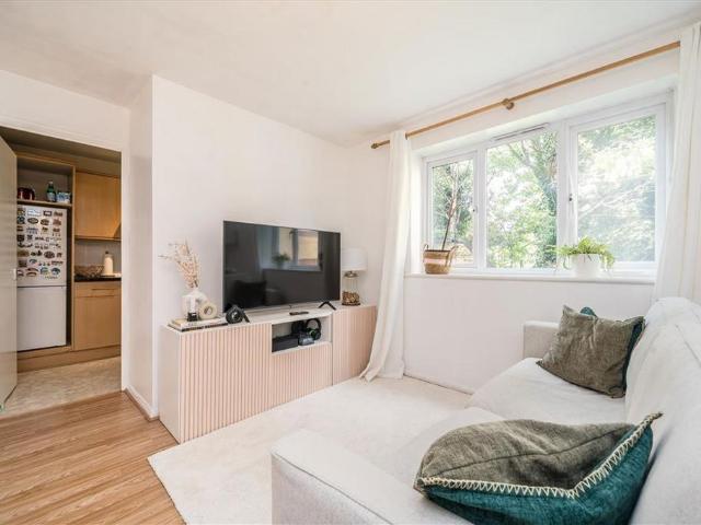 Bernard Ashley Drive, London SE7 2 bed flat to rent £1,600 pcm £369 pw