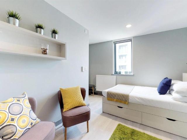 Bernard Street, Southampton SO14 Studio to rent £1,105 pcm £255 pw