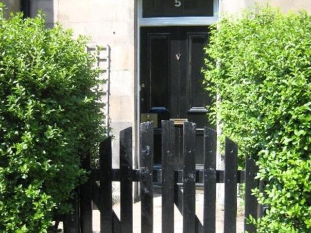 Bernard Terrace, Newington. 4 bed flat to rent £3,520 pcm £812 pw
