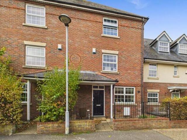 Bernardines Way, Buckingham, 4 Bedroom Town