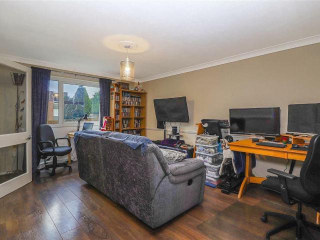Berners Way, Broxbourne EN10, 2 bed flat to rent, £1,500 pcm | PrimeLocation