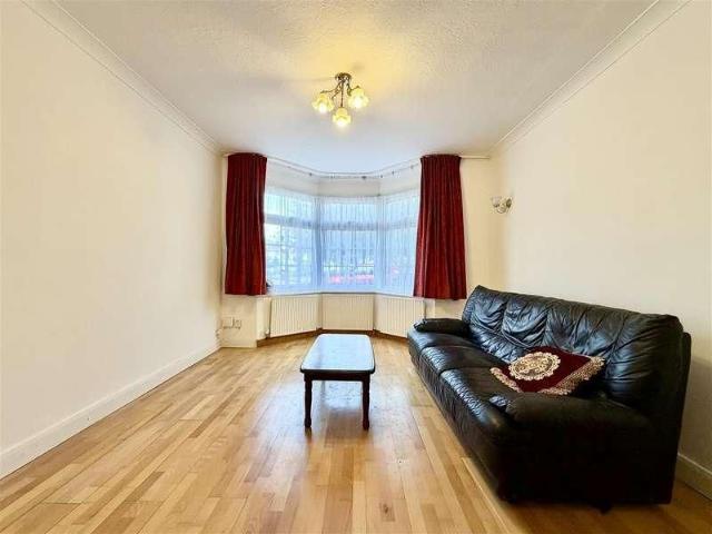 Berridge Green, Edgware, HA8