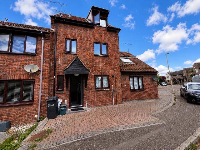 Berry Vale South Woodham, Essex, UK CM3, 4 bed flat to rent, £1,750 pcm | PrimeLocation