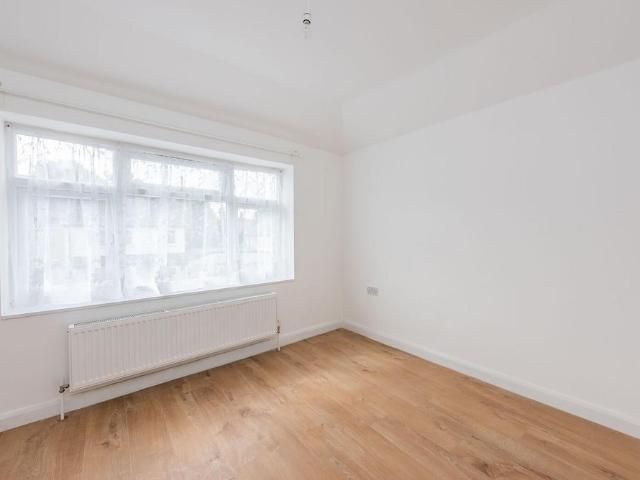 Berry Way, Ealing, London, W5 3 bed house to rent £2,800 pcm £646 pw