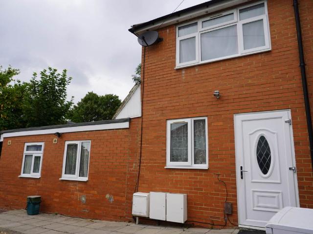 Berry Way, London W5, 3 bed semi detached house to rent, £2,800 pcm | PrimeLocation