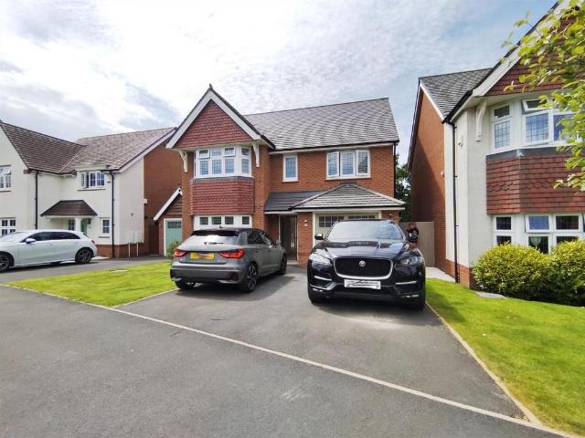Berry Avenue, Chorley PR6 4 bed detached house to rent £1,850 pcm £427 pw